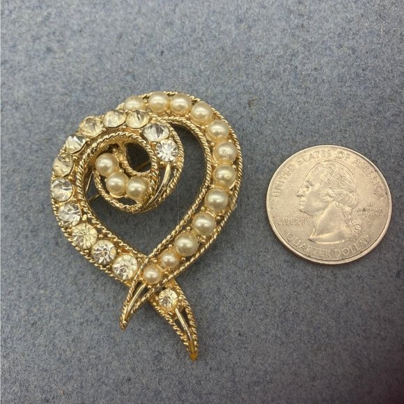 Coro | Jewelry | Coro Pin Brooch Gold Swirl Rhinestone Pearl As Is ...